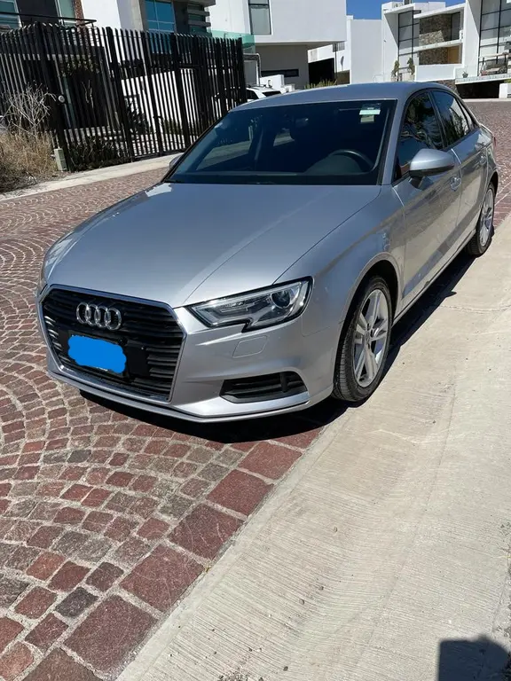 Audi A3 Sedan Sedan 35 TFSI Dynamic usado (2020) color Plata precio ...