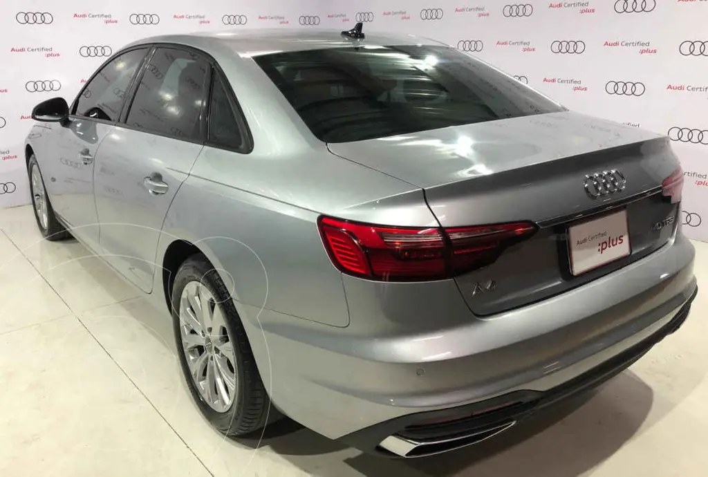 Audi A4 2.0 T Dynamic (190hp) usado (2021) color Plata precio $634,500