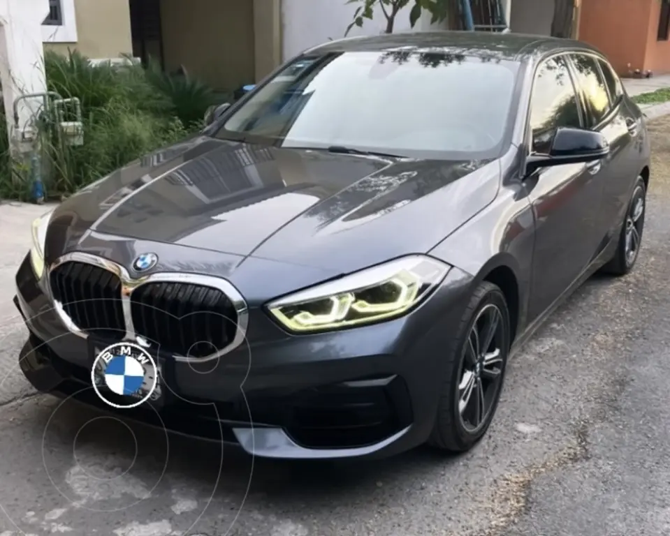 BMW Serie 1 118i Sport Line usado (2020) color Gris Mineral precio $450,000