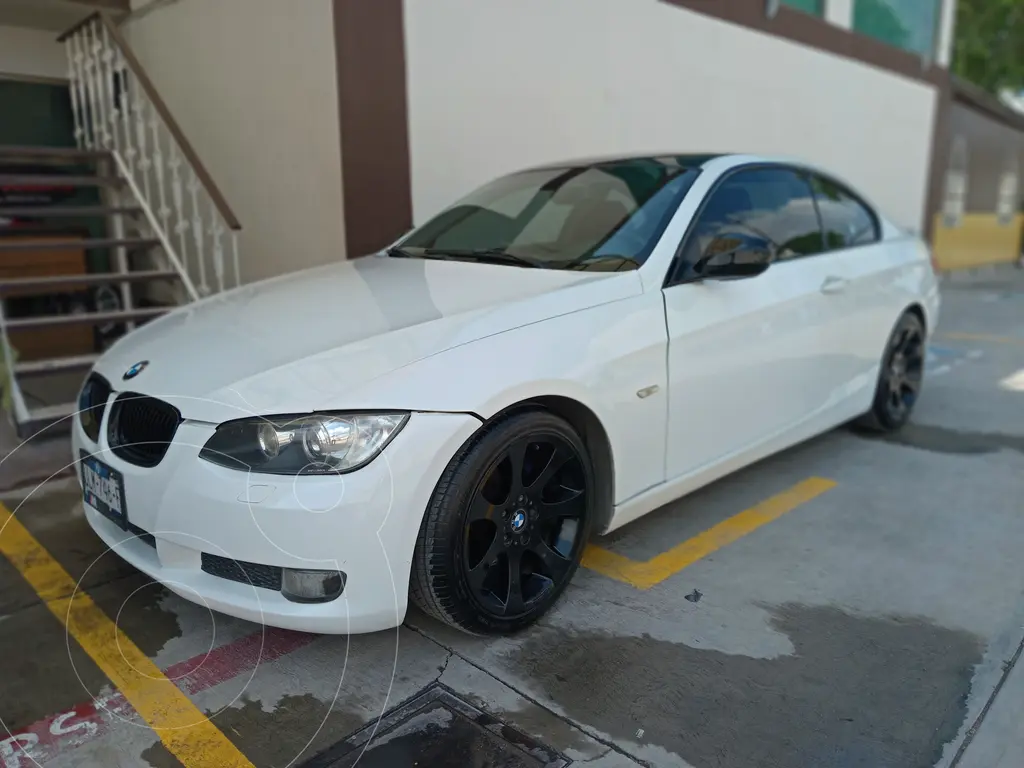BMW Serie 3 325i Coupe usado (2010) color Blanco precio $155,000