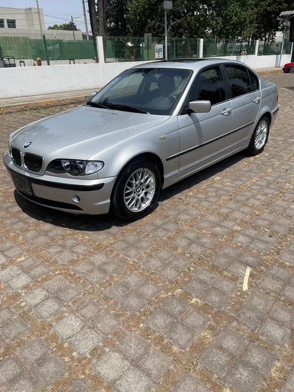 BMW Serie 3 325i usado (2002) color Gris Plata precio $170,000