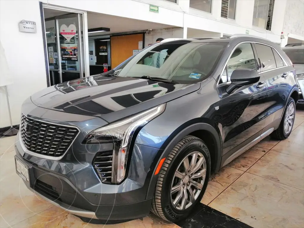 Cadillac XT4 2.0L usado (2019) color Azul Marino precio $490,000