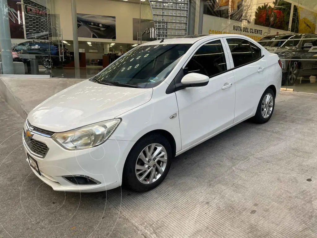 Chevrolet Aveo LTZ usado (2018) color Blanco precio $199,000