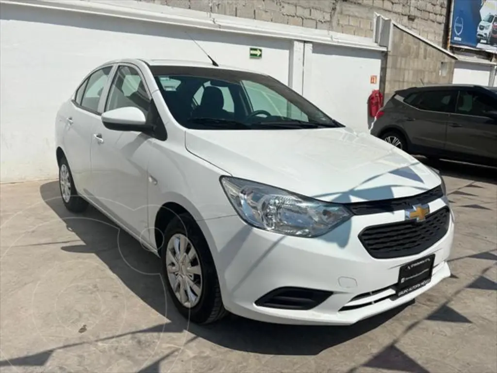 Chevrolet Aveo LS Aut usado (2020) color Blanco precio $215,000