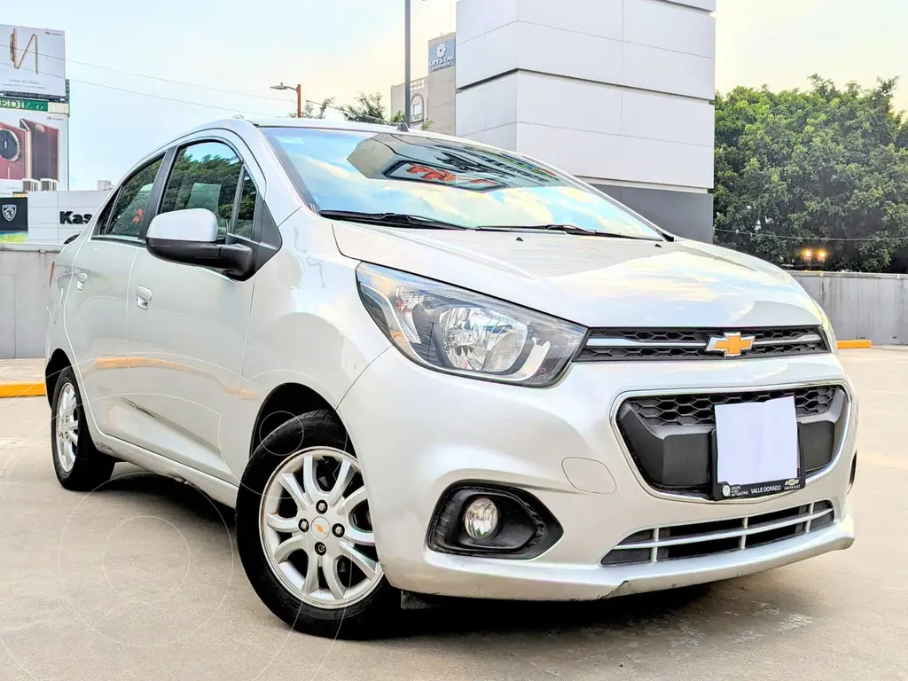 Chevrolet Beat Hatchback LTZ usado (2020) color plateado precio $175,000
