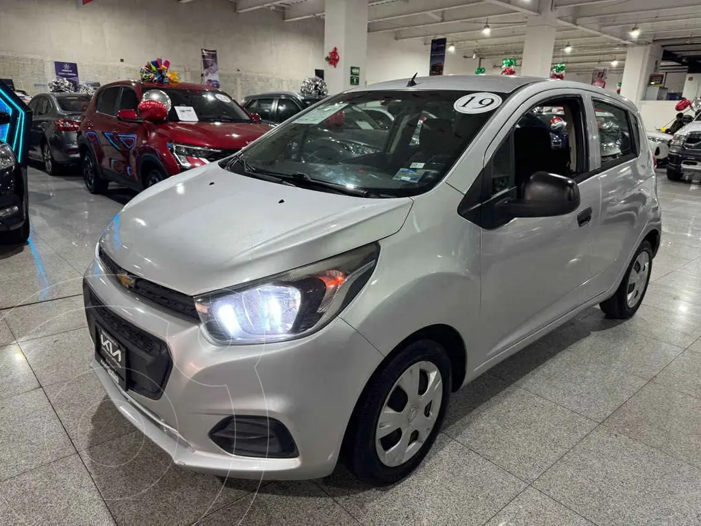 Chevrolet Beat Hatchback LT usado (2018) color Plata precio $144,900