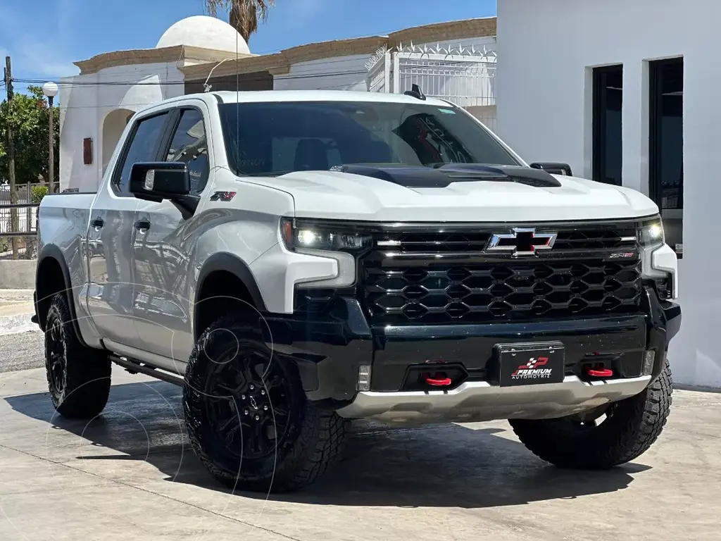 Chevrolet Cheyenne ZR2 usado (2022) color Blanco precio $1,198,000