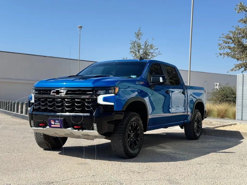 Chevrolet Cheyenne ZR2 usado (2023) color Azul precio $950,000