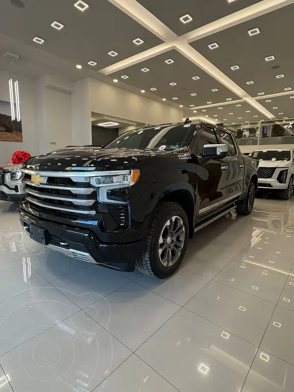 Chevrolet Cheyenne 6.2L High Country usado (2023) color Negro precio ...