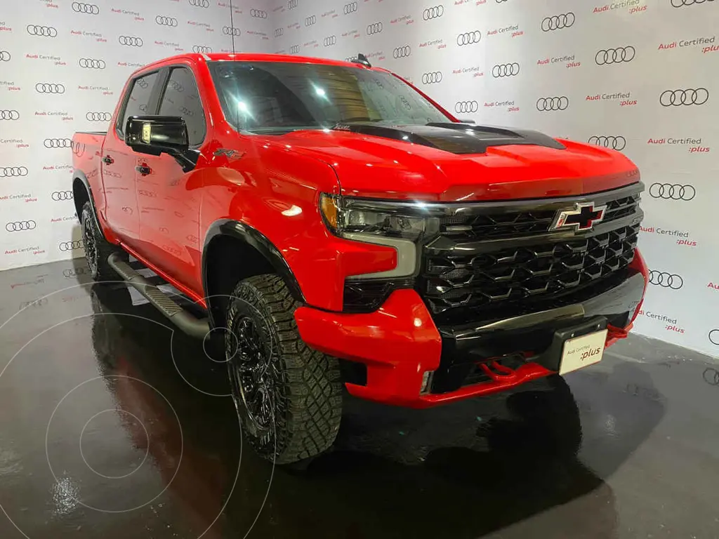 Chevrolet Cheyenne ZR2 usado (2023) color Rojo precio $1,390,000