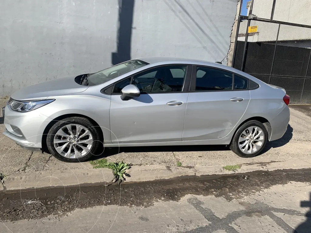Chevrolet Cruze Sedan Base usado (2019) color Plata Switchblade precio ...