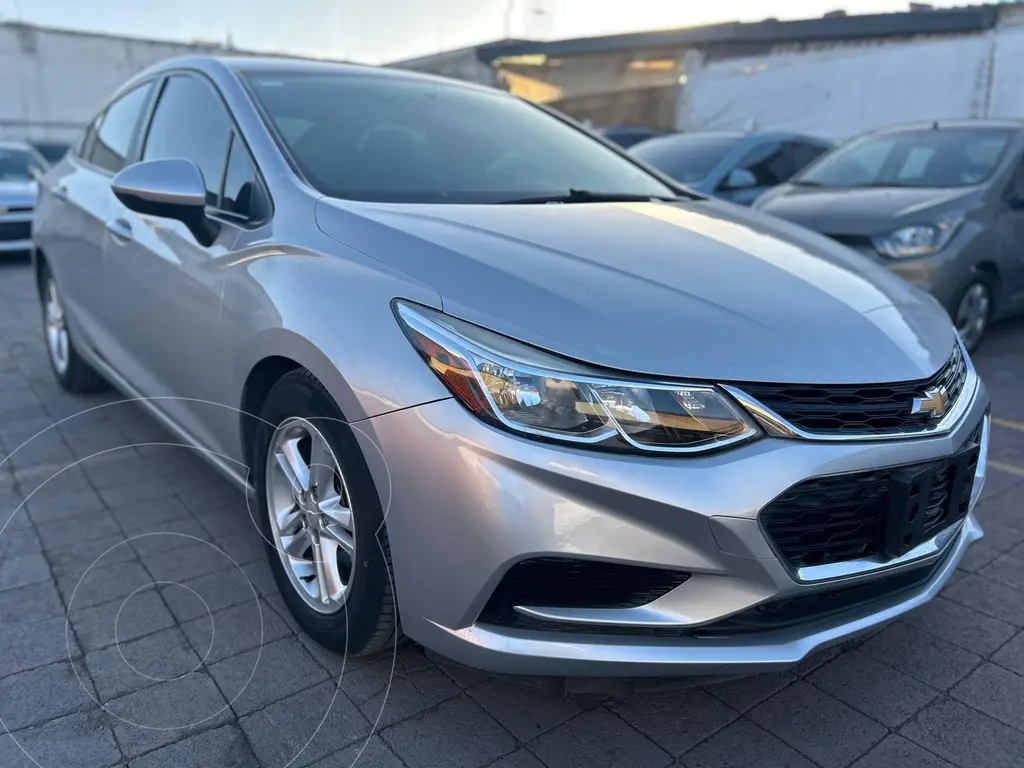 Chevrolet Cruze LS usado (2016) color plateado precio $220,000