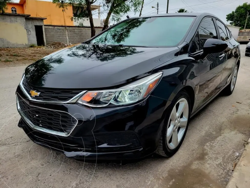 Chevrolet Cruze LS usado (2018) color Negro precio $216,000