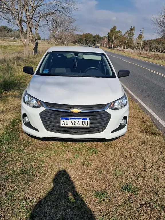 Chevrolet Onix Plus 1.2 LT Tech usado (2024) color Blanco precio u$s18.000