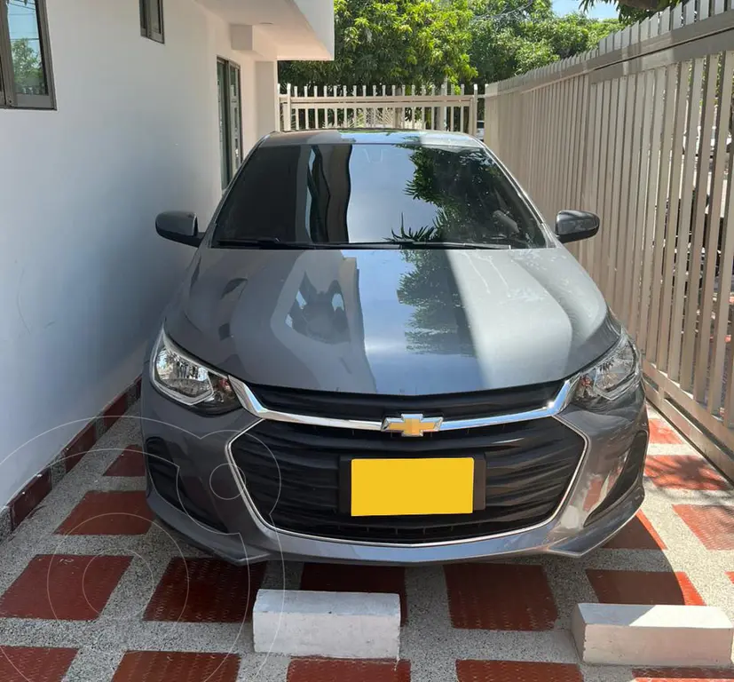 Chevrolet Onix Turbo Sedan 1.0L LT usado (2023) color Gris precio $67.500.000