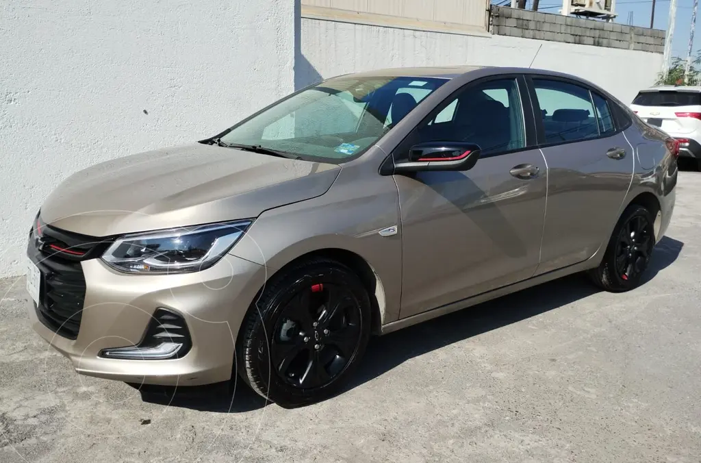 Chevrolet Onix Premier Red Line Aut usado (2023) color Dorado precio ...