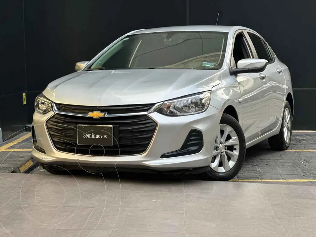 Chevrolet Onix LT Aut usado (2021) color Plata precio $245,000