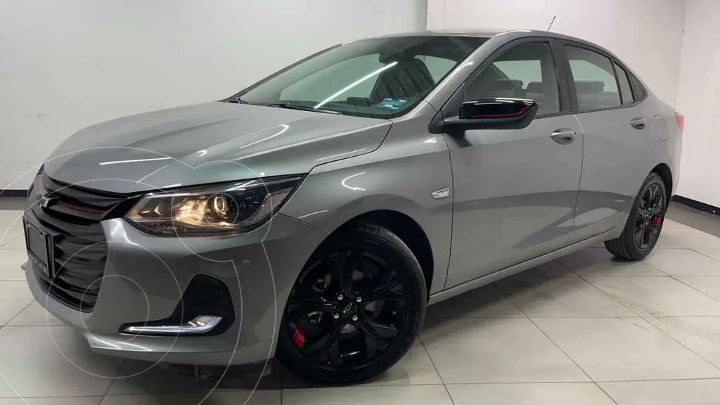 Chevrolet Onix Premier Red Line Aut usado (2023) color Gris precio $350,000