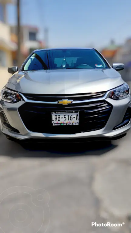 Chevrolet Onix LS Aut usado (2023) color Gris Grafito precio $300,000