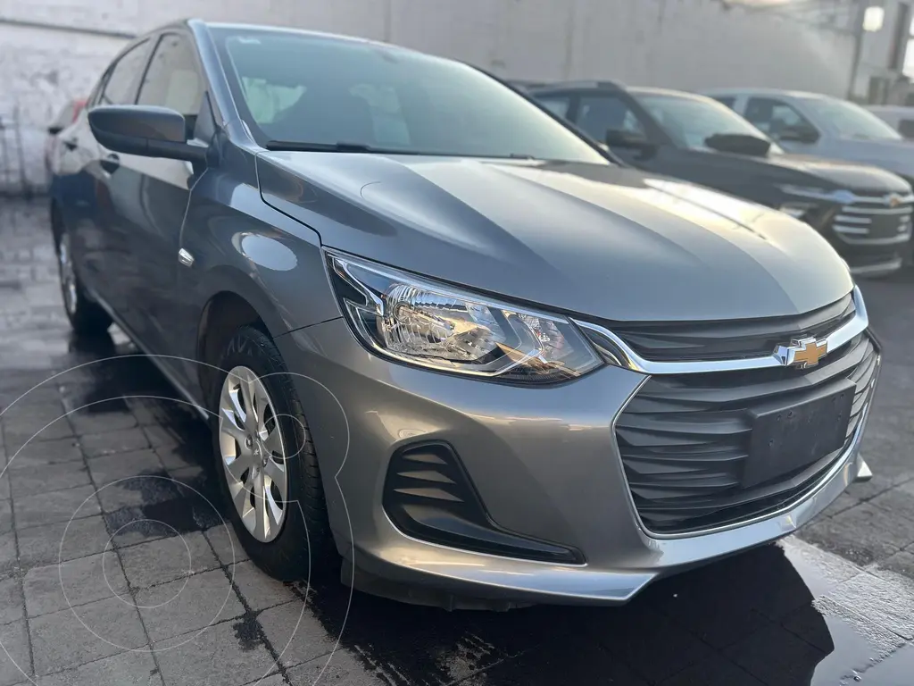 Chevrolet Onix LS usado (2021) color Gris precio $255,000