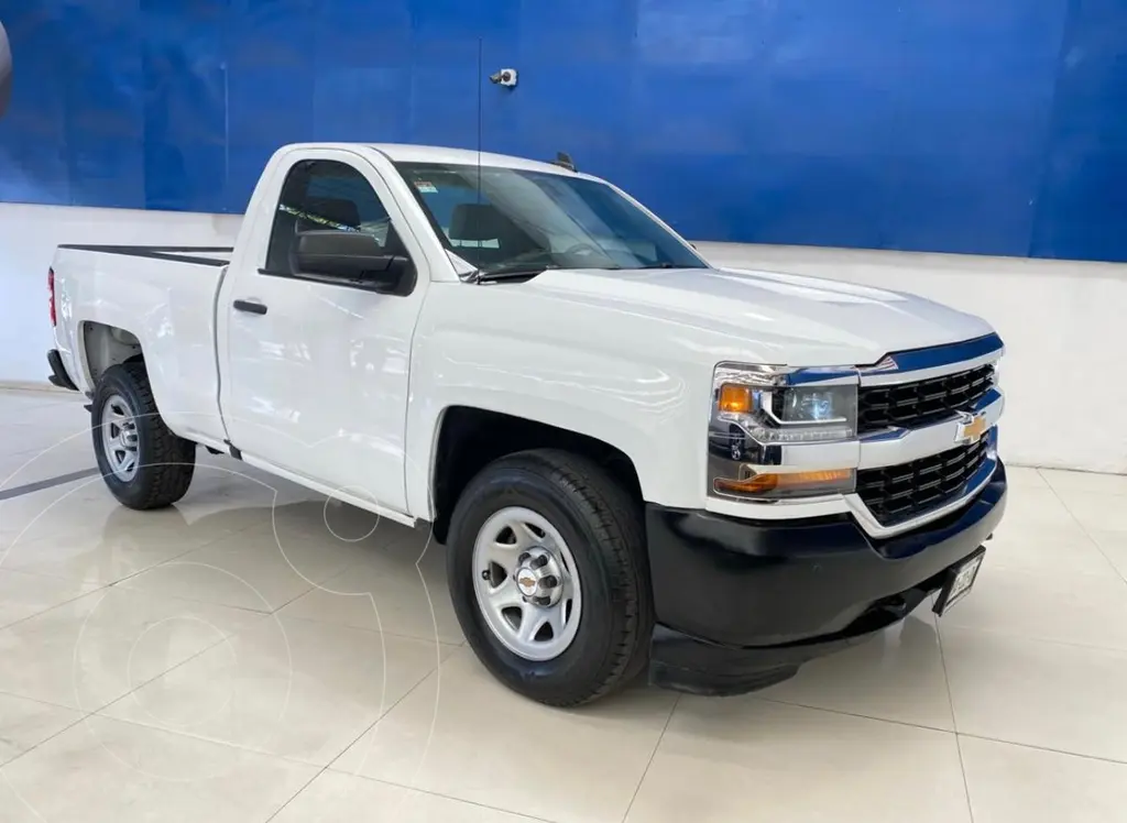 Chevrolet Silverado 4x4 Cab Reg LS usado (2018) color Blanco precio ...