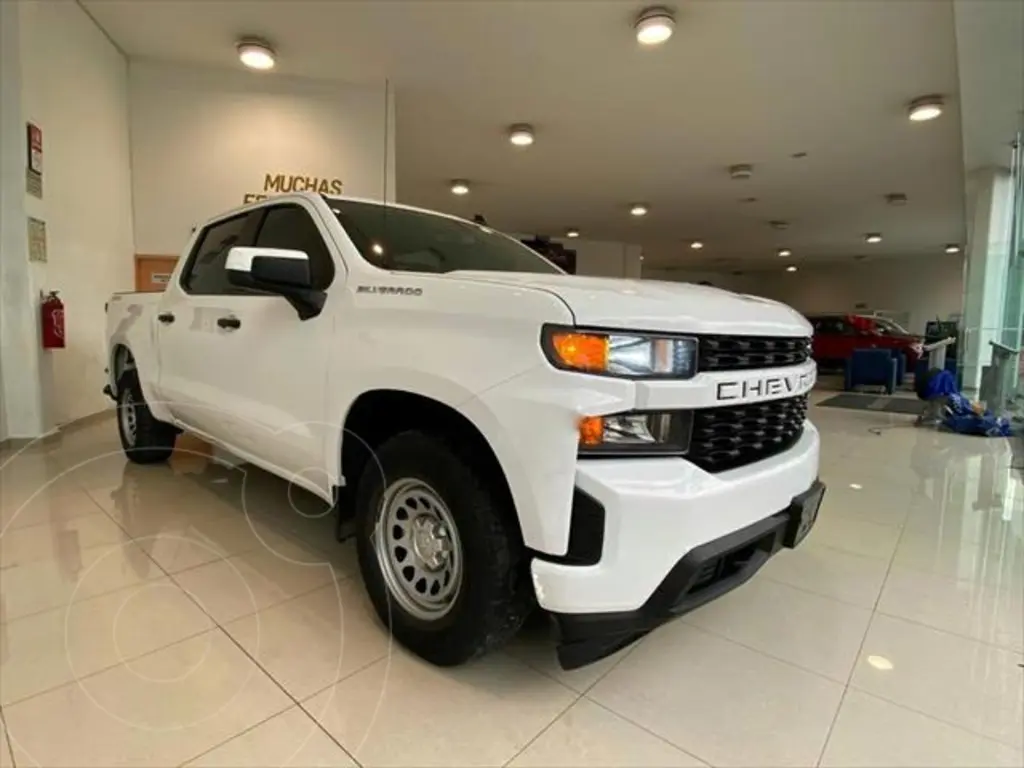Chevrolet Silverado Doble Cabina 4X4 usado (2021) color Blanco precio ...