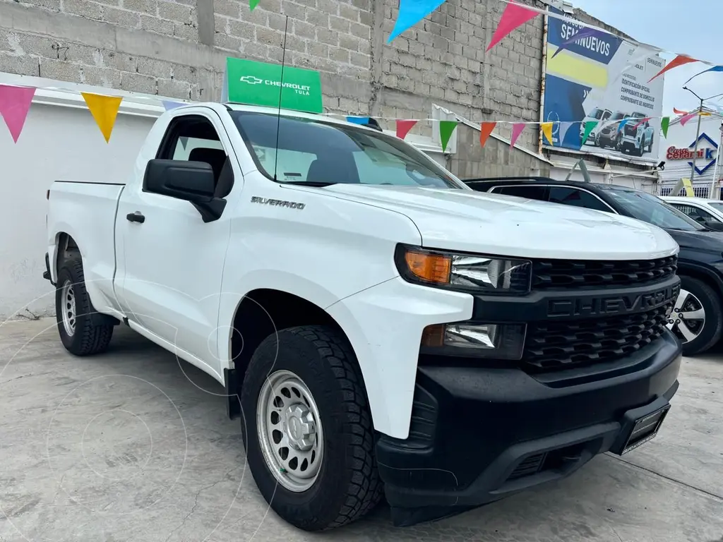 Chevrolet Silverado Cabina Regular 4x2 Usado 2020 Color Blanco Precio