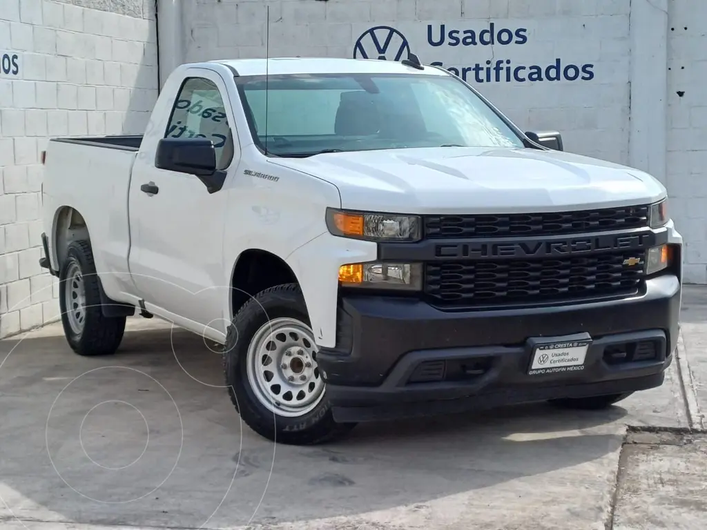 Chevrolet Silverado Cabina Regular 4X2 usado (2020) color Blanco precio ...