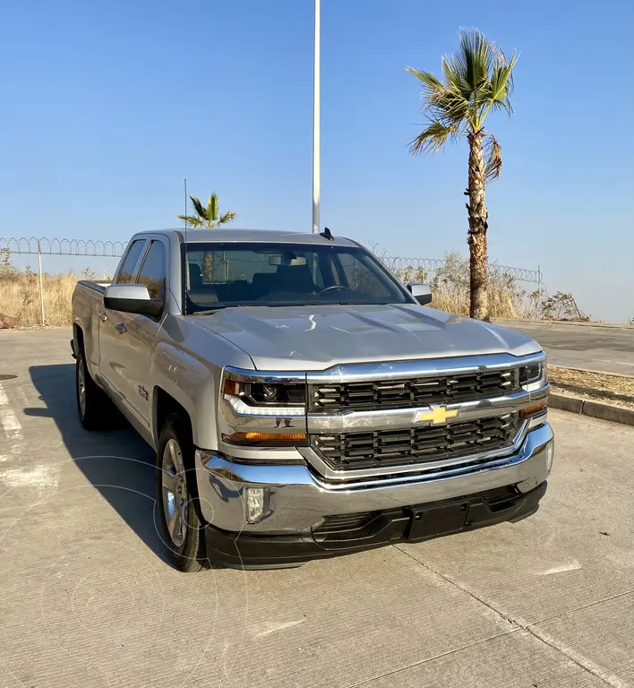 Chevrolet Silverado Doble Cabina 4X2 usado (2016) color Gris precio ...