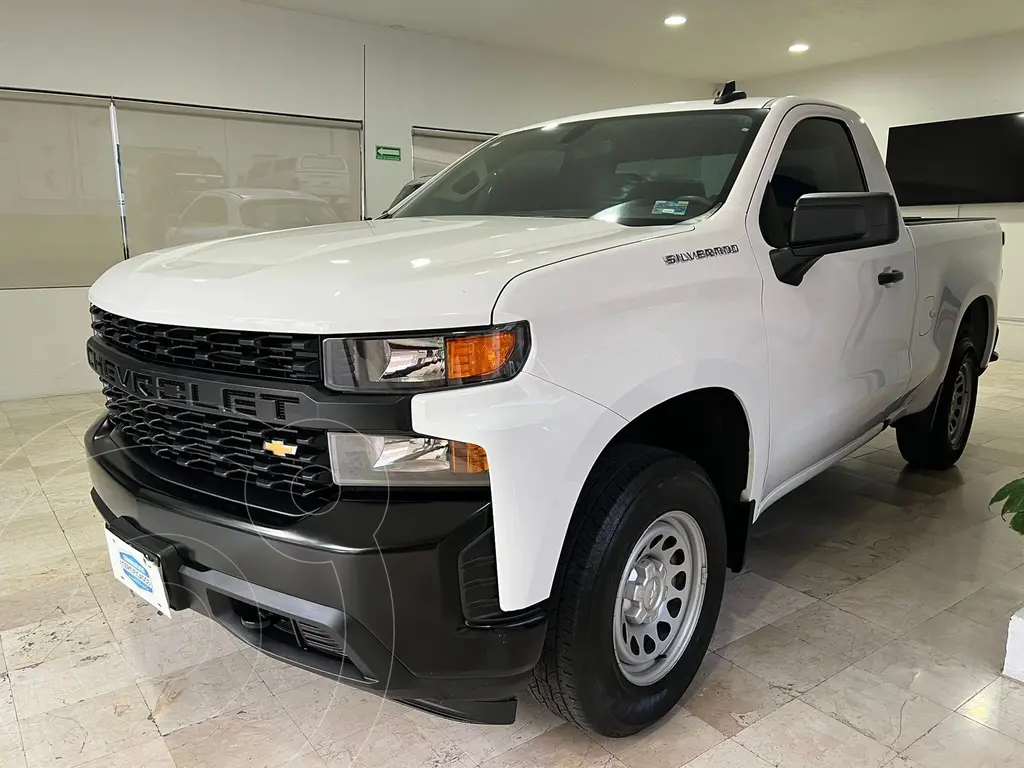Chevrolet Silverado Cabina Regular 4X4 usado (2022) color Blanco precio ...
