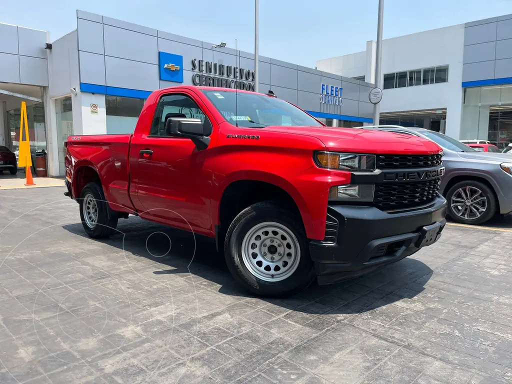 Chevrolet Silverado Cabina Regular 4X2 usado (2021) color Rojo precio ...