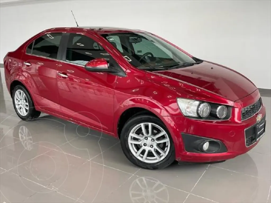 Chevrolet Sonic LTZ Aut usado (2016) color Rojo precio $200,000