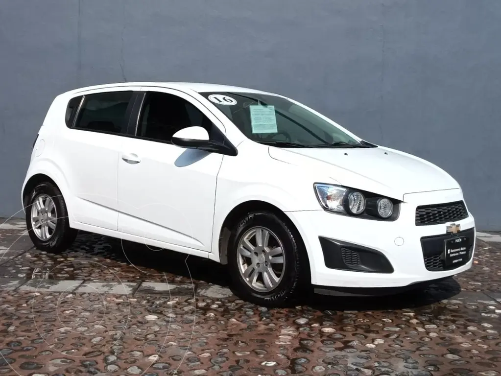 Chevrolet Sonic LT HB usado (2016) color Blanco precio $195,000