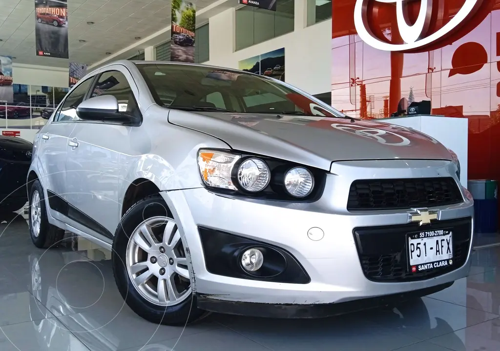 Chevrolet Sonic LT usado (2016) color plateado precio $160,000