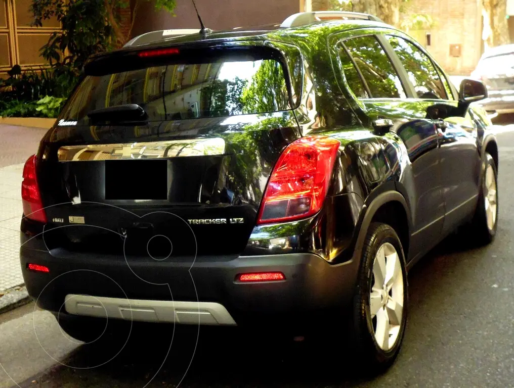 Chevrolet Tracker LTZ + 4x4 Aut usado (2015) color Negro precio u$s14.500