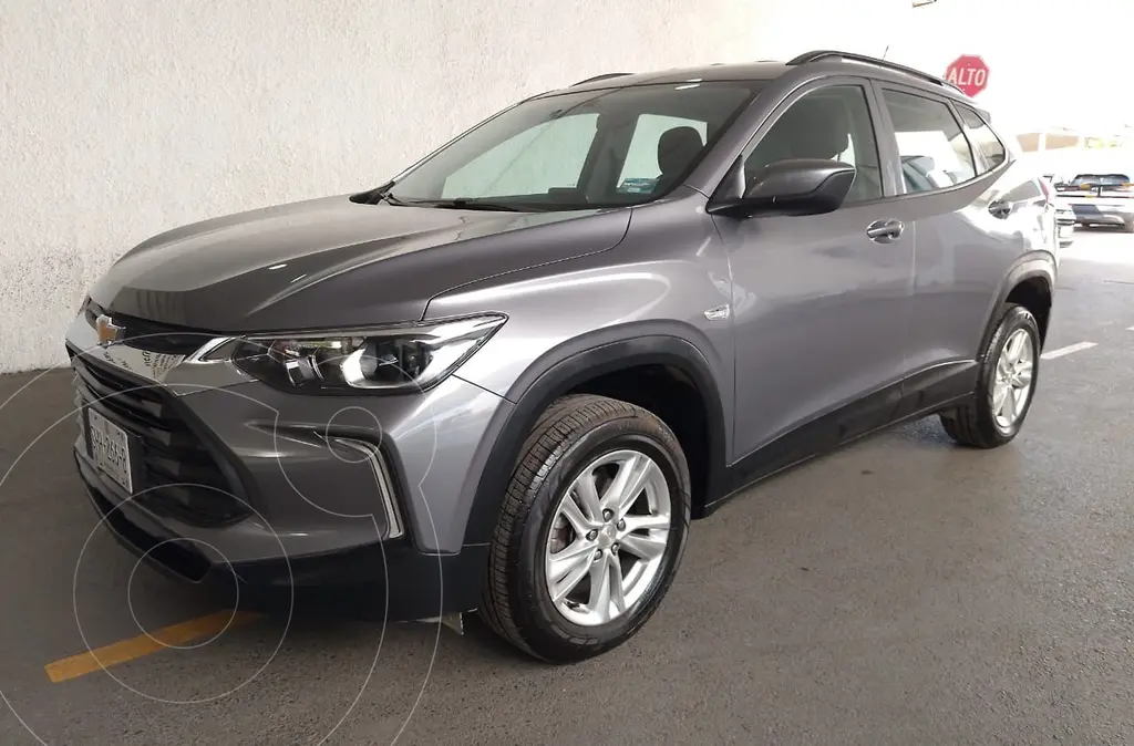Chevrolet Tracker LS Aut usado (2023) color Gris precio $388,000