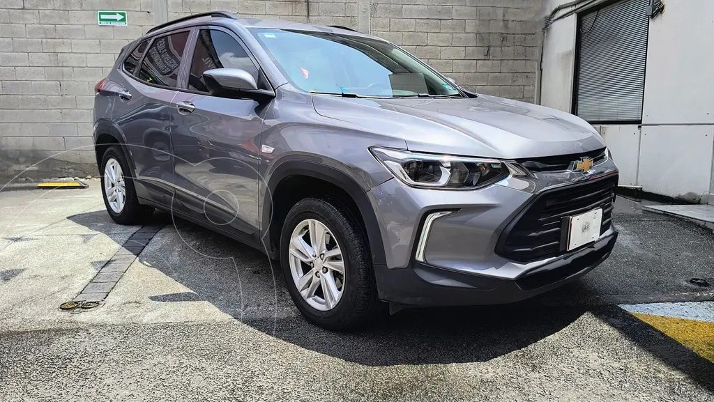 Chevrolet Tracker LS usado (2023) color Gris precio $325,000