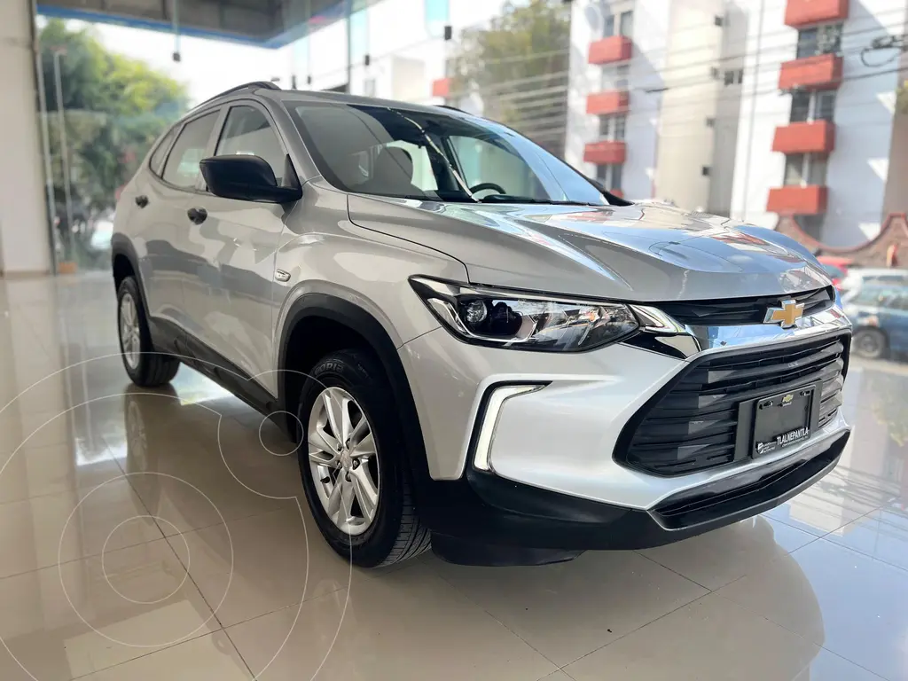 Chevrolet Tracker LS Plus Aut usado (2022) color plateado precio $299,000