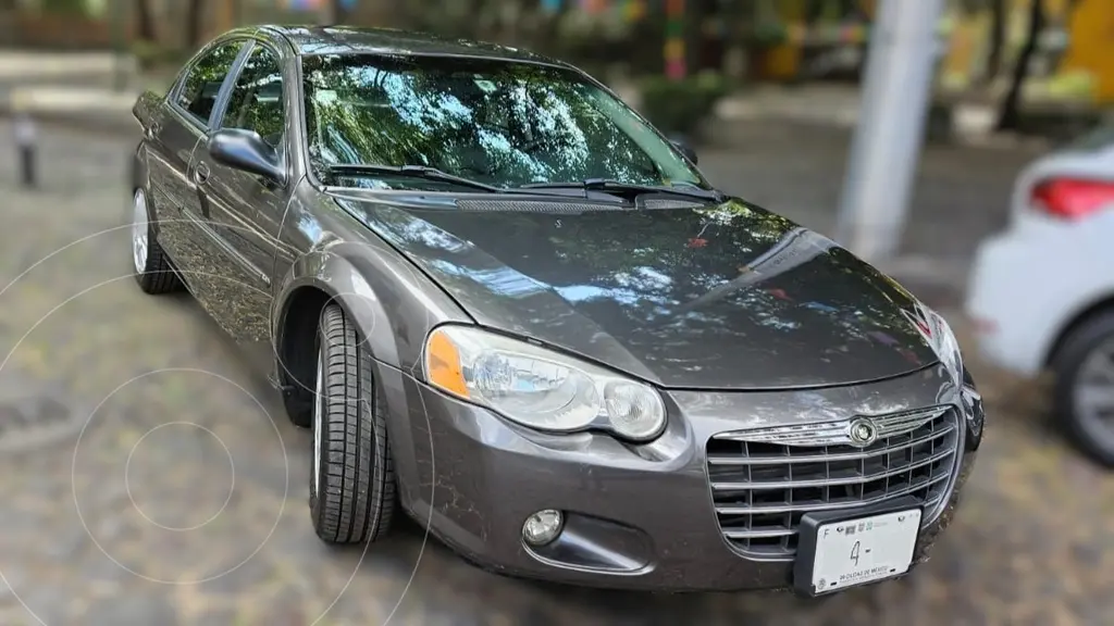 Chrysler Cirrus 2.4L LXi usado (2004) color Gris precio $85,000