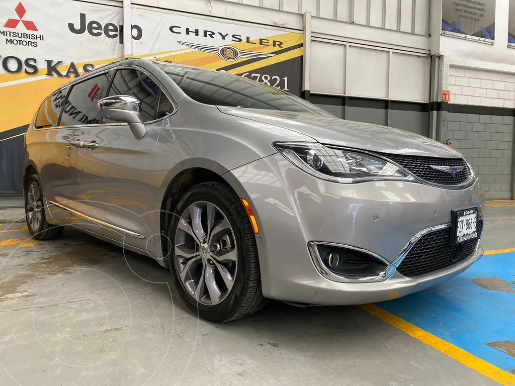 Chrysler Pacifica Limited Platinum usado (2017) color Gris precio $470,000