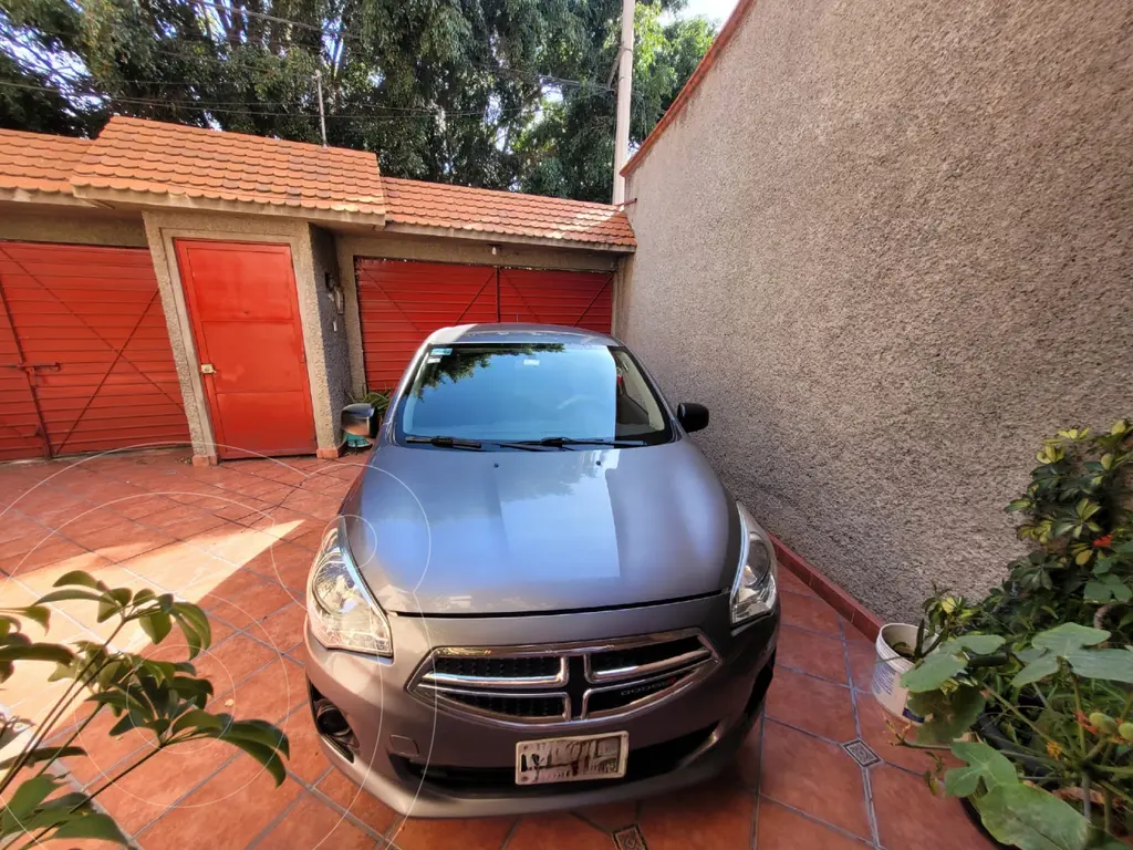 Dodge Attitude SE usado (2015) color Grafito precio $123,000