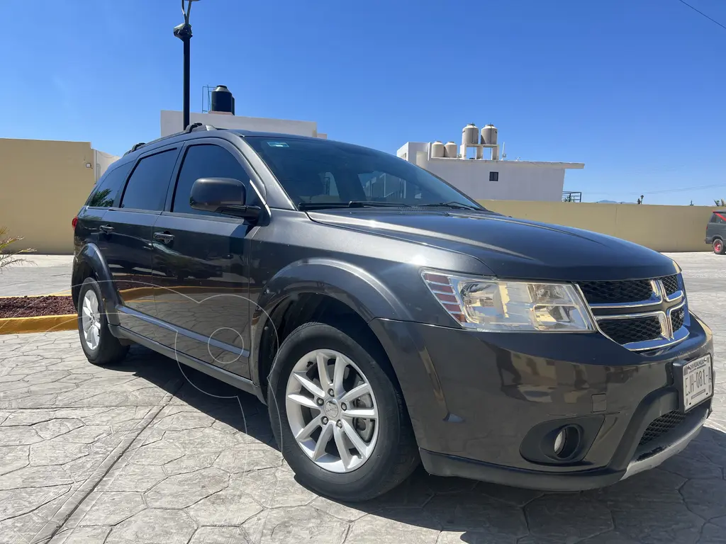 Dodge Journey SXT 2.4L 7 Pasajeros usado (2015) color Gris precio $198,000