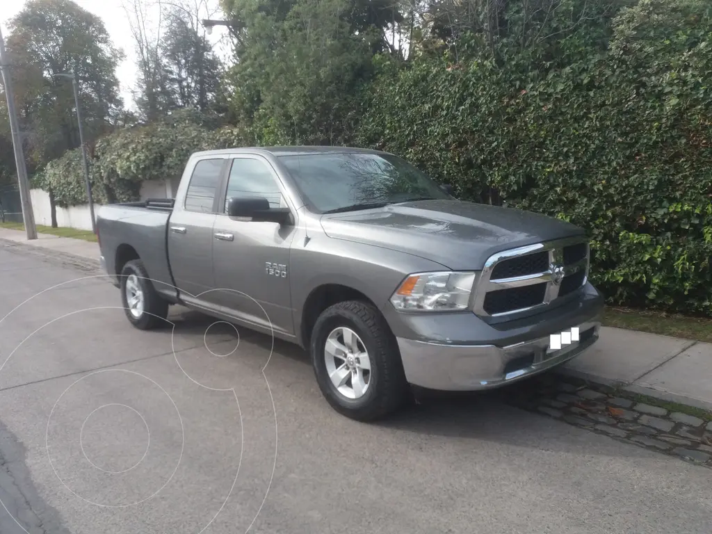 Dodge Ram 1500 5.7L HEMI Crew Cab 4X4 Aut usado (2013) color Gris ...
