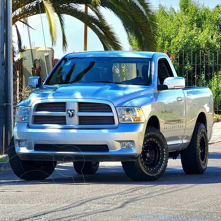 Dodge Ram 1500 5.7L HEMI Crew Cab 4X4 Aut usado (2013) color Plata ...