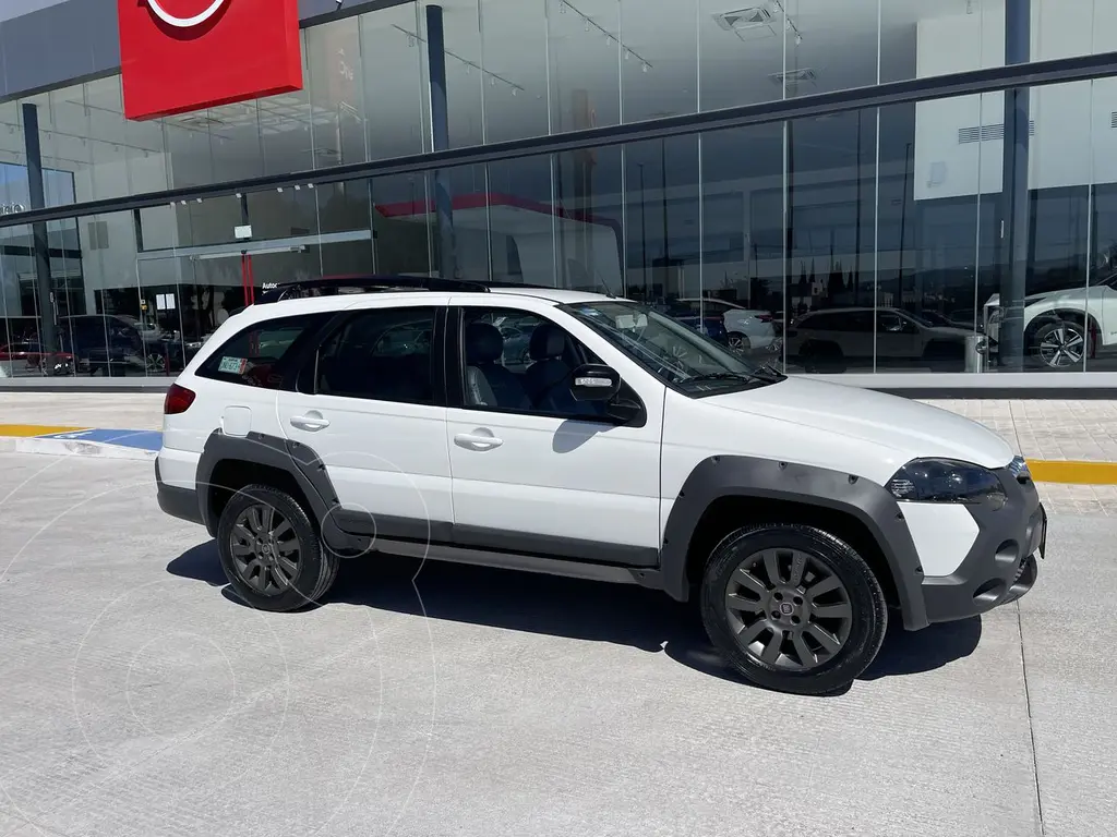 Fiat Palio Adventure 1.6L usado (2020) color Blanco precio $255,420