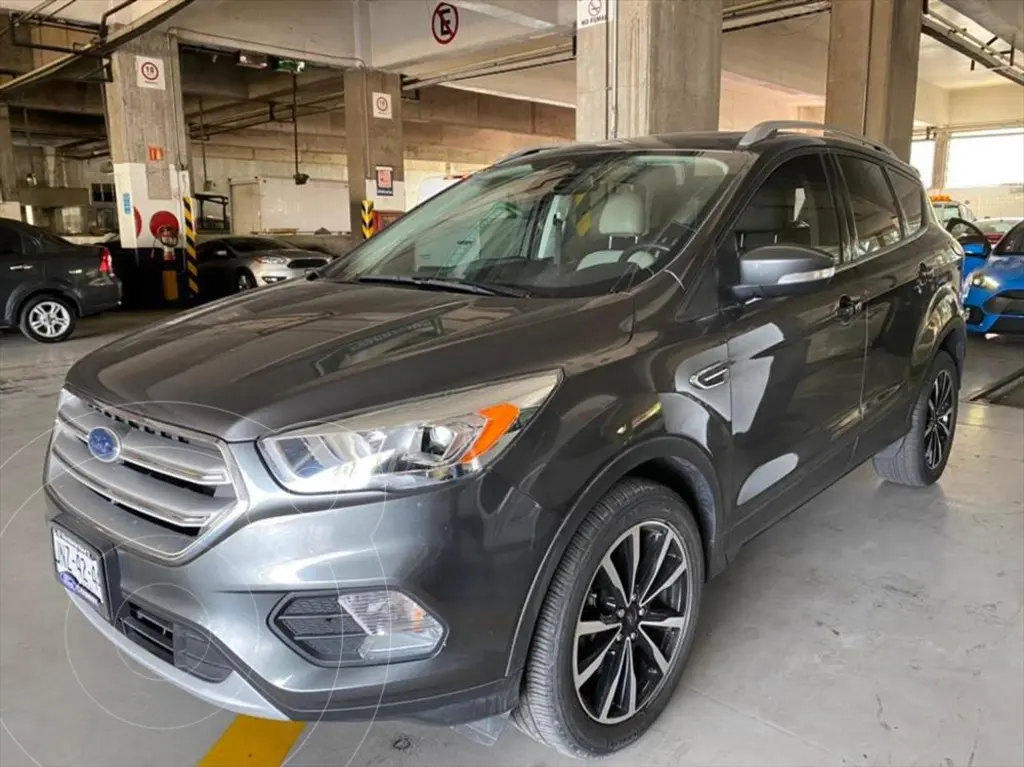 Ford Escape Titanium usado (2017) color Gris Oscuro precio $369,000