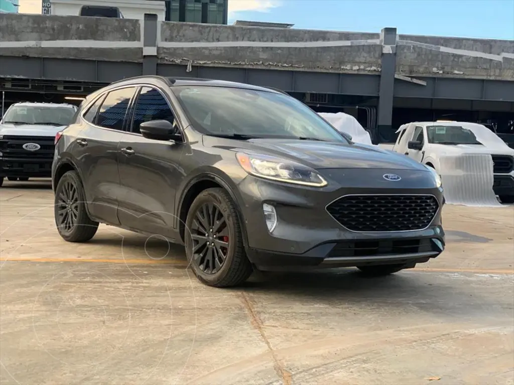Ford Escape Titanium EcoBoost usado (2020) color Negro precio $559,000