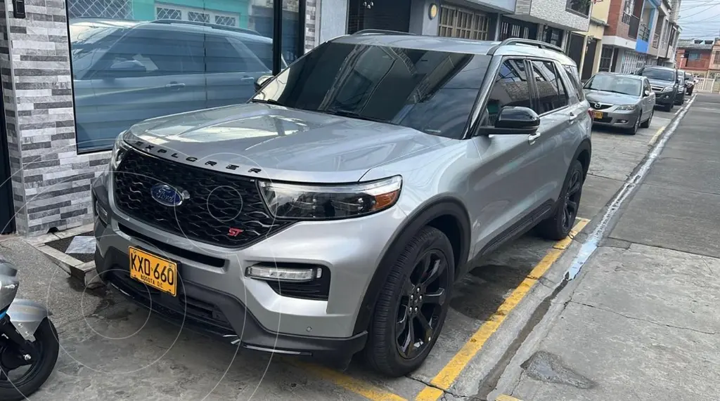 Ford Explorer ST 4x4 usado (2022) color Gris precio $235.000.000