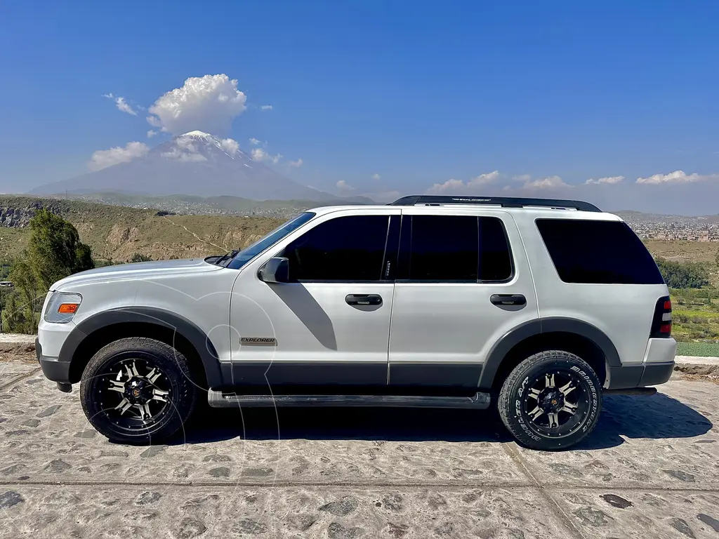 Ford Explorer XLT 4x4 Automatica usado (2006) color Blanco precio u$s13,000