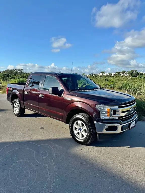 Ford F-150 Doble Cabina 4x4 V8 usado (2018) color Rojo Racing precio $405,000